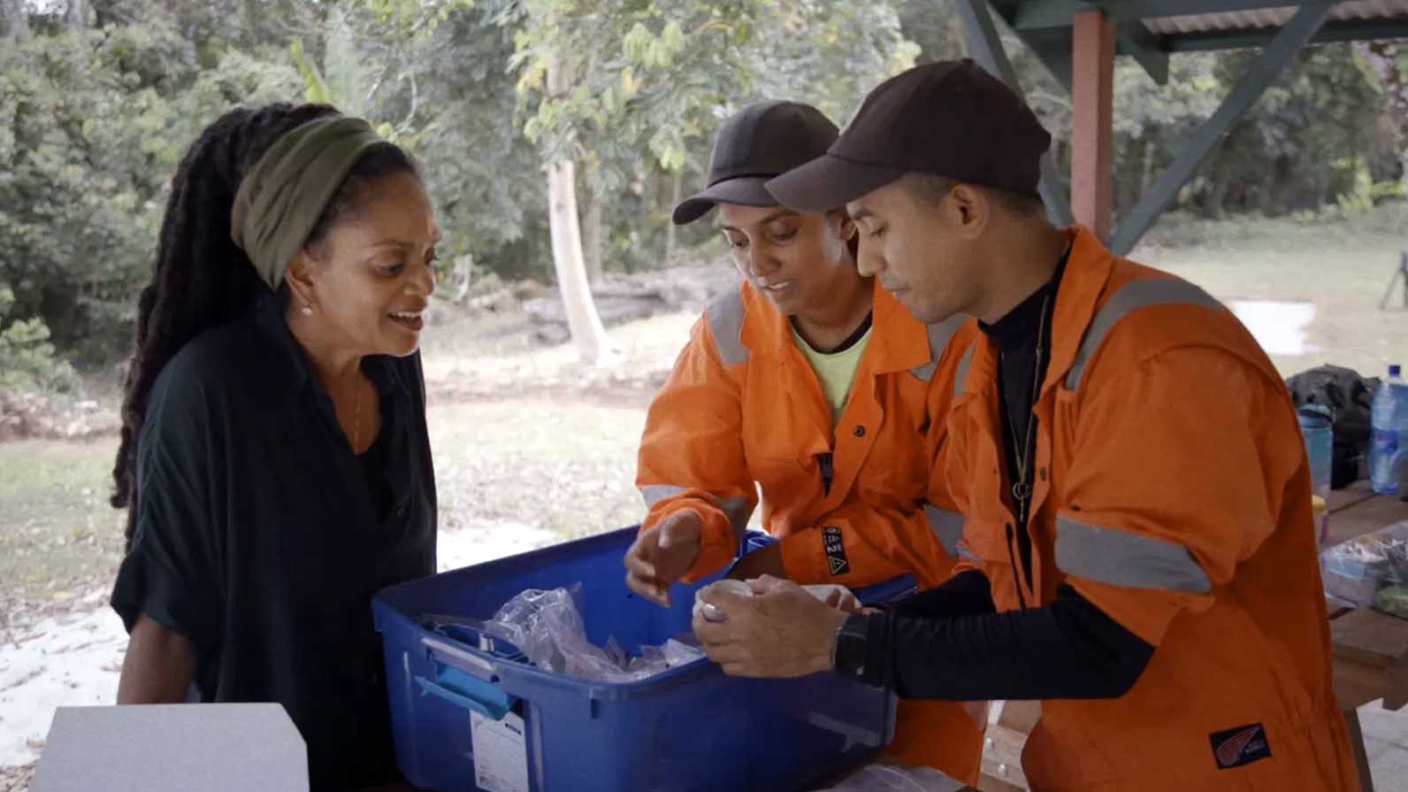 ‘Firma Erfgoed’: Aldith Hunkar bezoekt geboorteland Suriname – Raad van ...