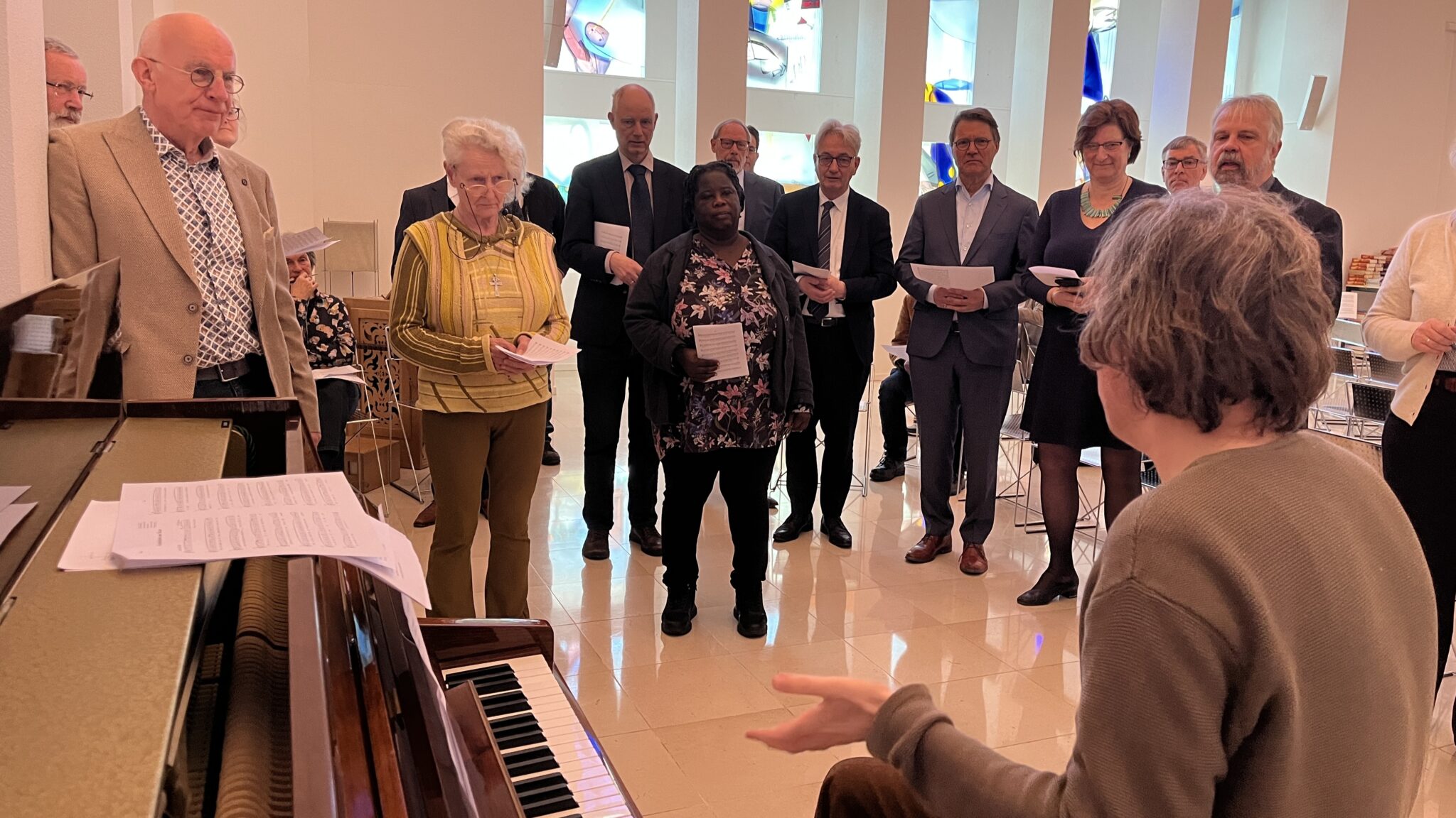 Raad zingt belijdenis van Nicea op nieuwe melodie – Raad van Kerken in ...